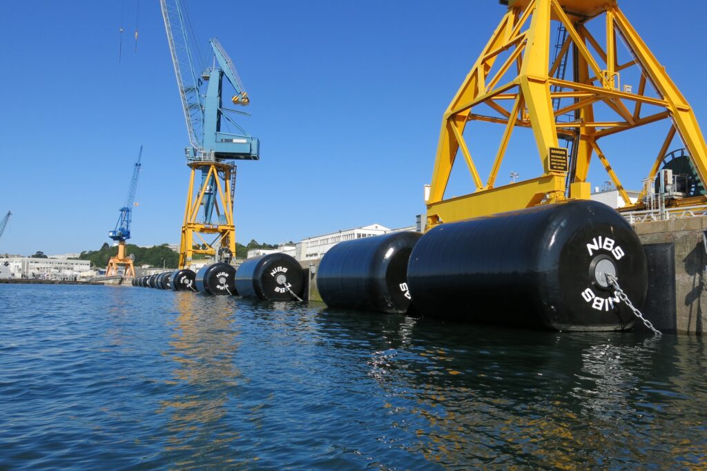 Quayside foam filled fenders - VEOS